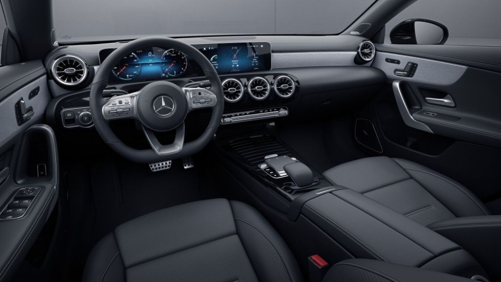 StriveME - مرسيدس cla 2022 المواصفات والسعر في الامارات